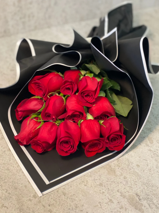 Ramo Buchon Flower Delivery Chicago, IL – Bloom Floral Shop Chicago